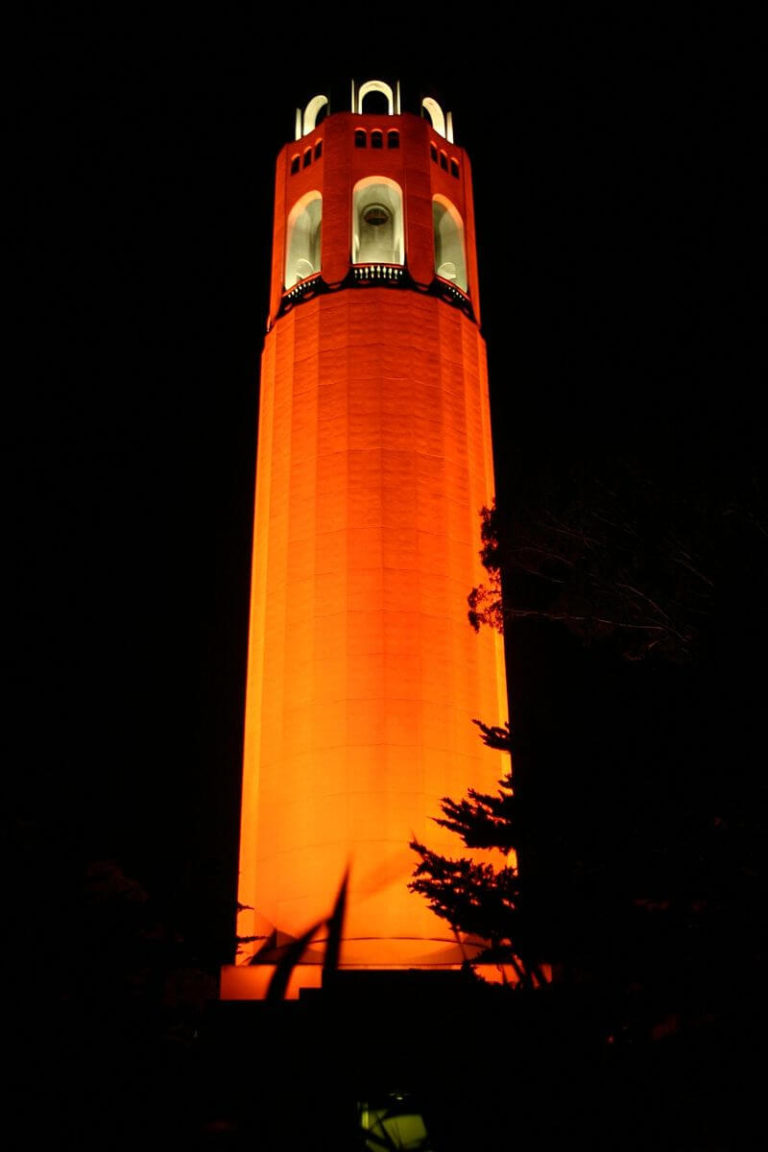 800px-Coit_Tower_at_Night - San Francisco Tour Co.